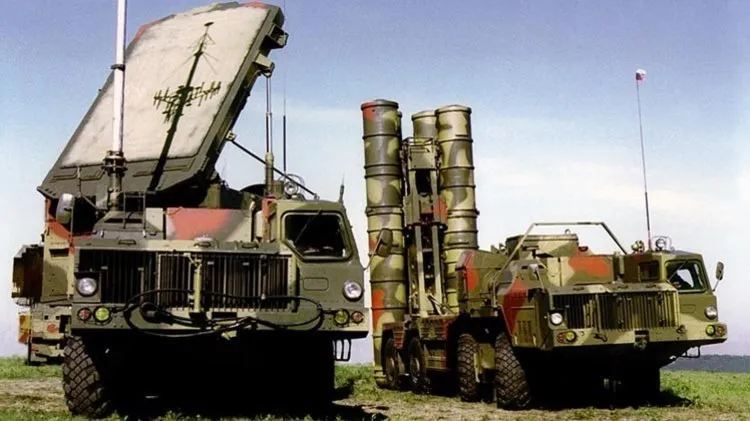 Dans la vidéo.. l'armée algérienne exhibe les terrifiants missiles S300 ...
